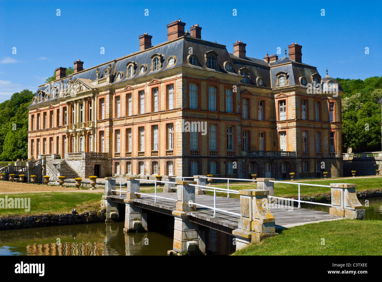 Château de Dampierre in Dampierre-en-Yvelines, in the Vallée de ...