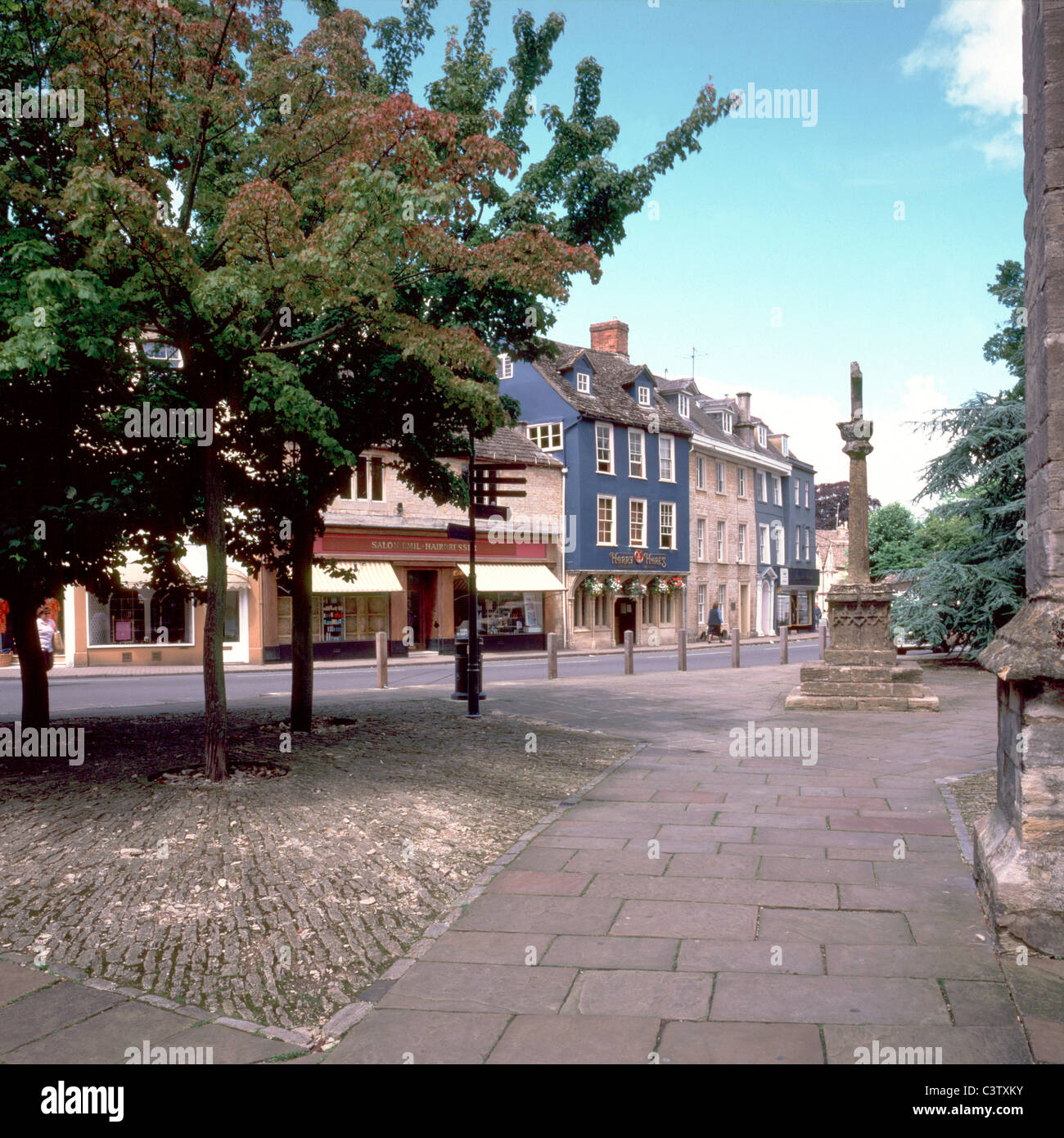 July 1998: Street scene, Cirencester, Cotswolds, Gloucestershire ...