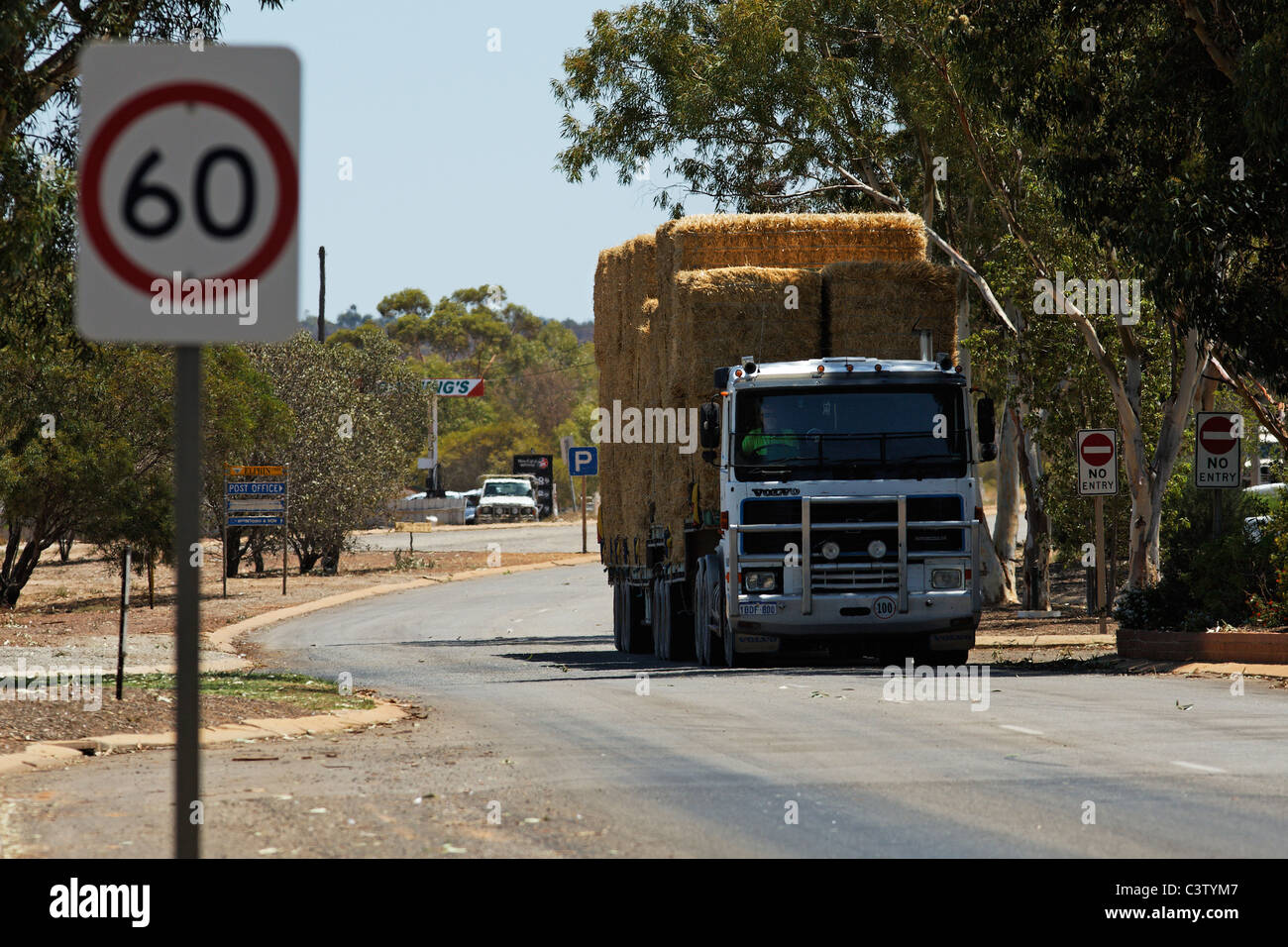 Carting hay bales hi-res stock photography and images - Alamy
