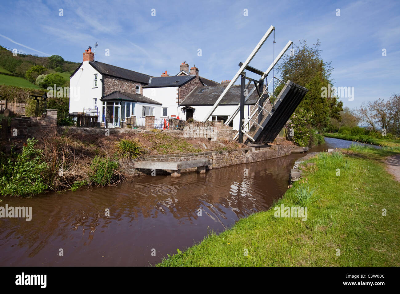 Drawbridge on river Brecon Canal bridge near Talybont-on-Usk, Powys ...