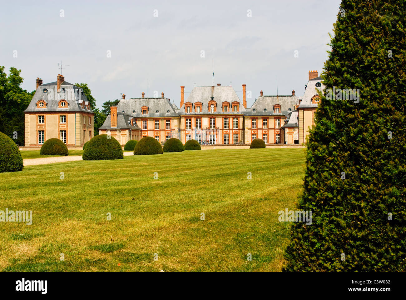 Château de Breteuil in the Chevreuse valley, France Stock Photo - Alamy