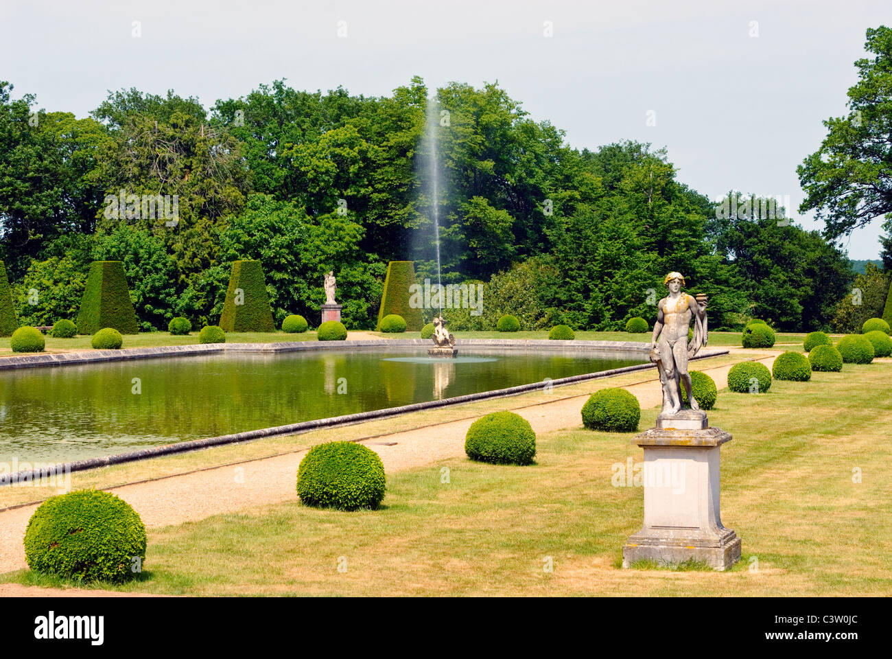The garden at Château de Breteuil in the Chevreuse valley, France Stock ...
