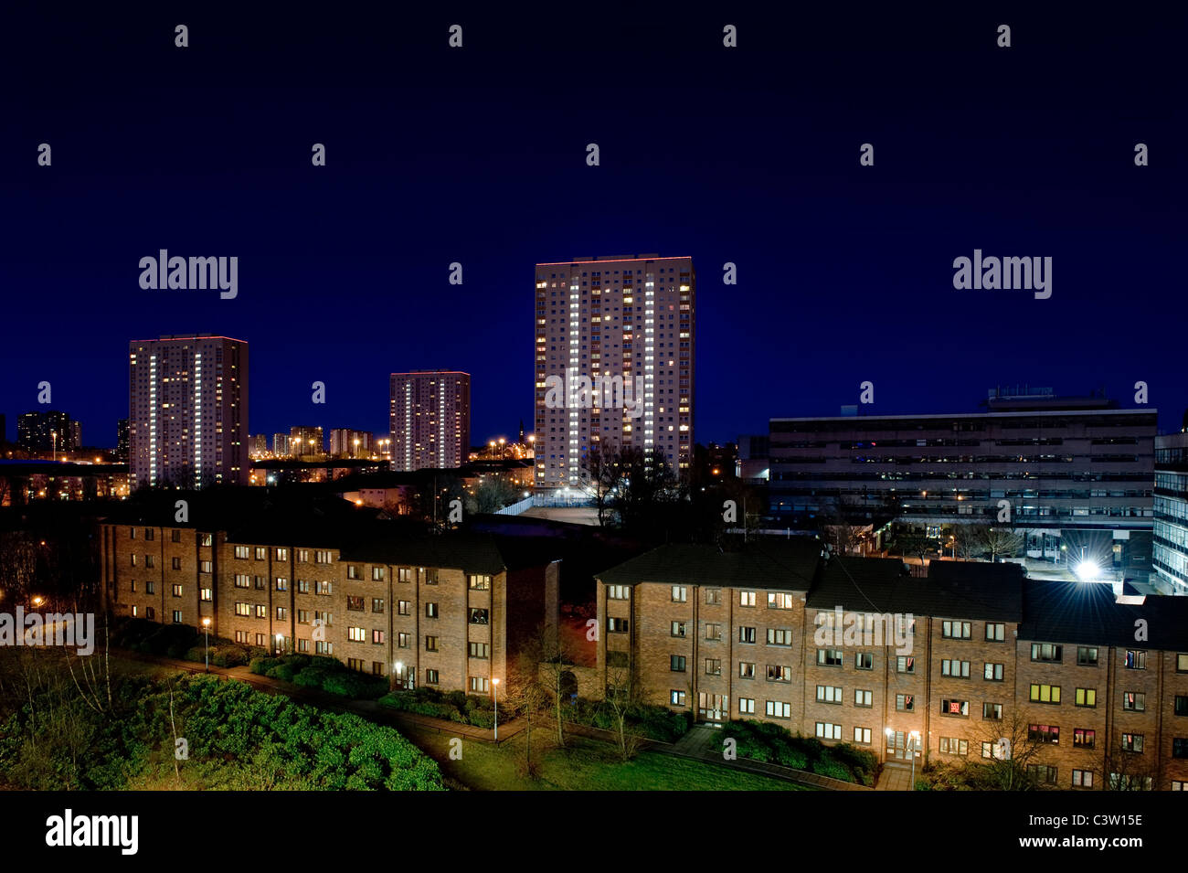 A residential block on the edge of Glasgow city centre Stock Photo - Alamy