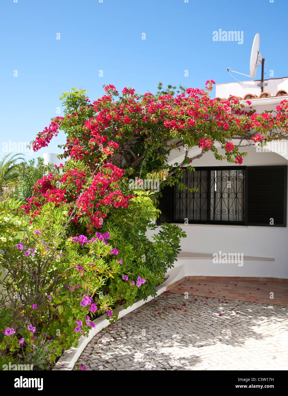 Luxury entrance villa hi-res stock photography and images - Alamy