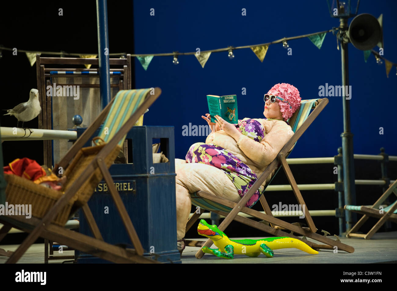 Fat female opera singer hi-res stock photography and images - Alamy