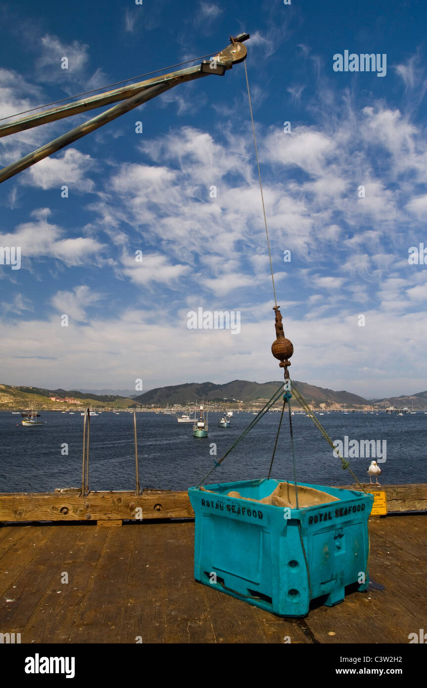 Wooden crate crane hi-res stock photography and images - Alamy