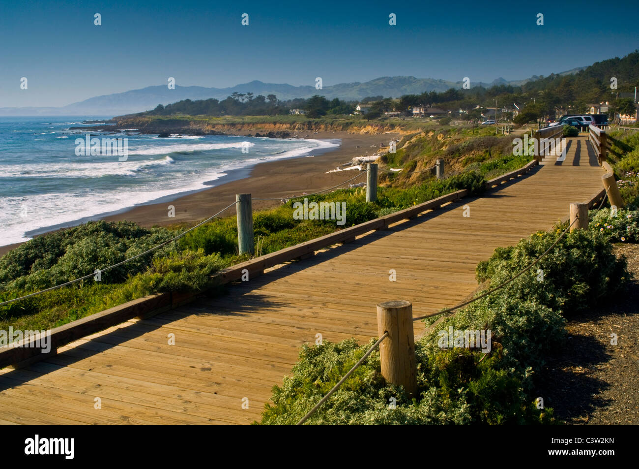 Wooden boardwalk along the coastal bluffs at Cambria, California Stock ...