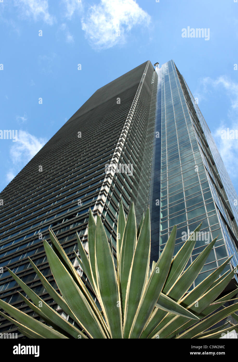 High rise condominium residential building hi-res stock photography and ...