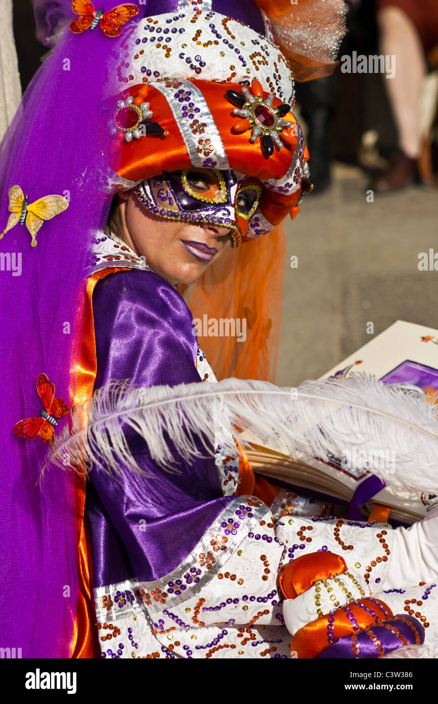 Costumer hi-res stock photography and images - Alamy