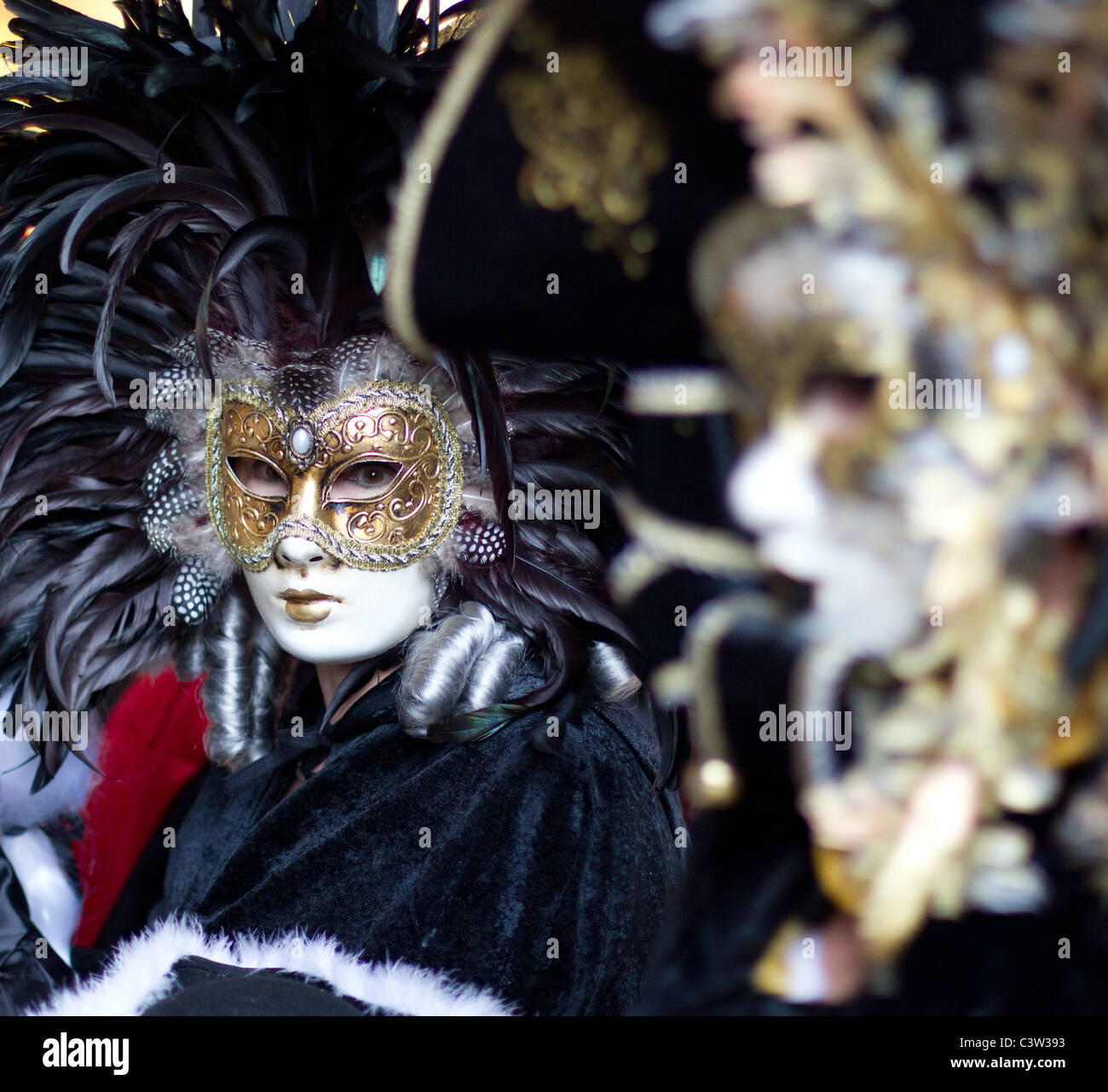 Headdress mask hi-res stock photography and images - Alamy