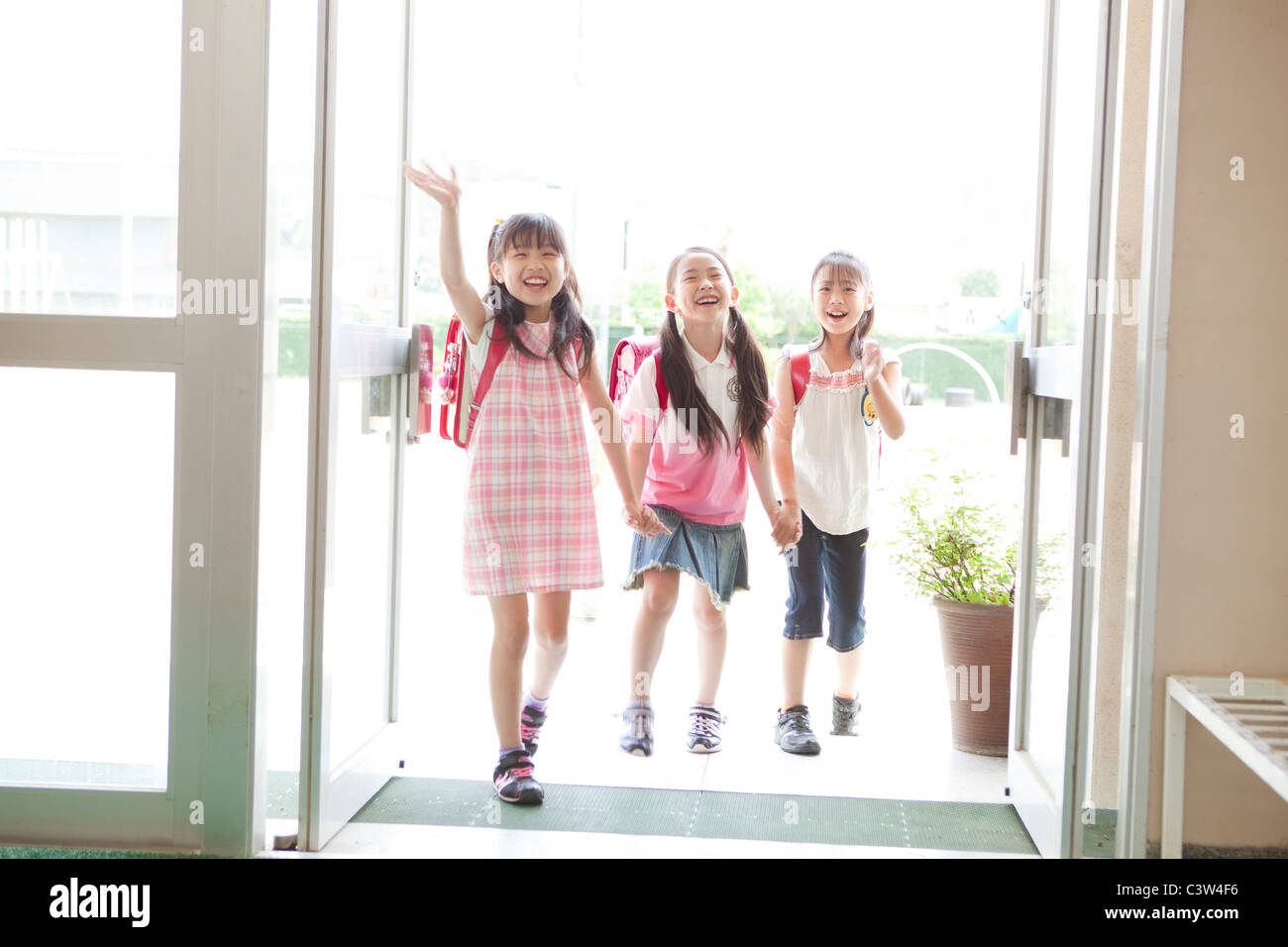 Children arriving at school hi-res stock photography and images - Alamy