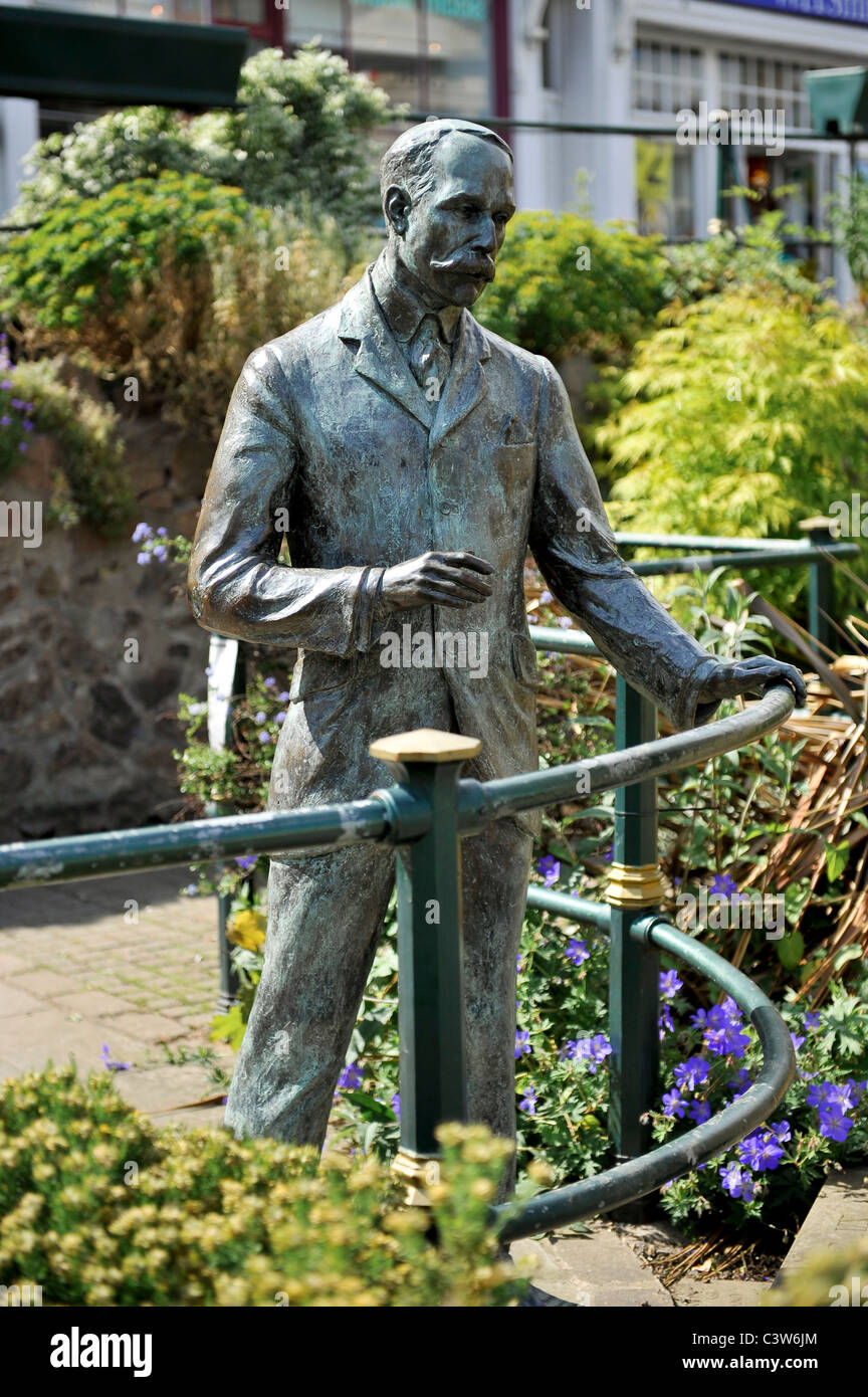 Elgar grave hi-res stock photography and images - Alamy