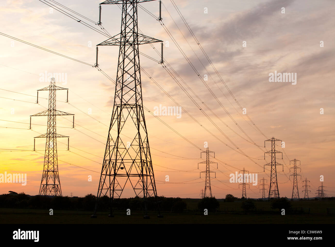 Electricty pylons uk hi-res stock photography and images - Alamy