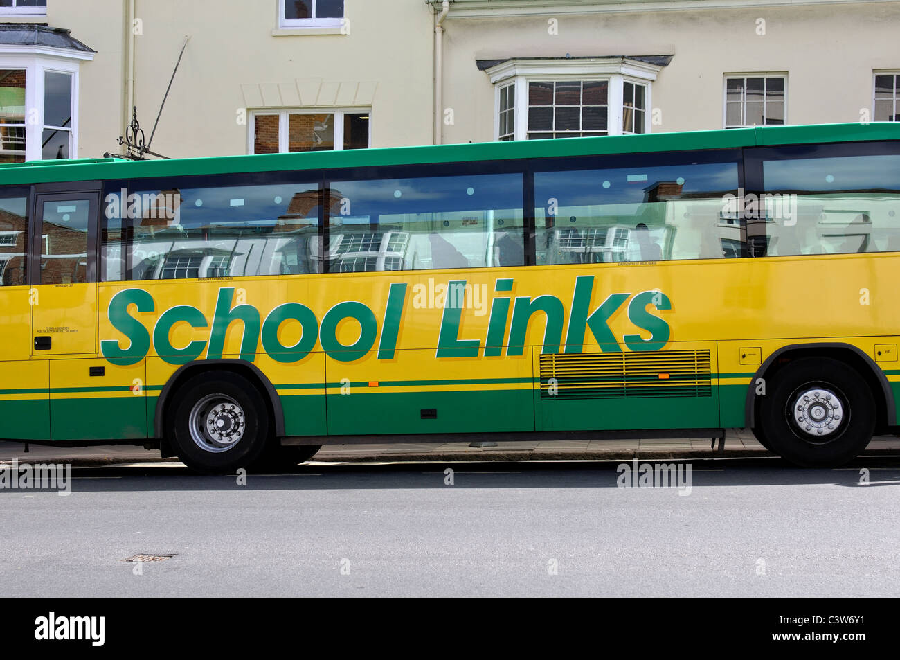School bus uk hi-res stock photography and images - Alamy