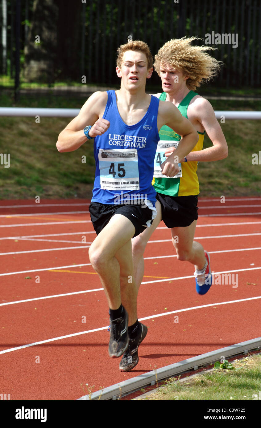 Runners in men`s 1500m track race Stock Photo - Alamy