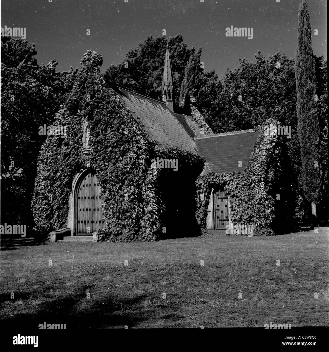 Old chapel black white hi-res stock photography and images - Alamy