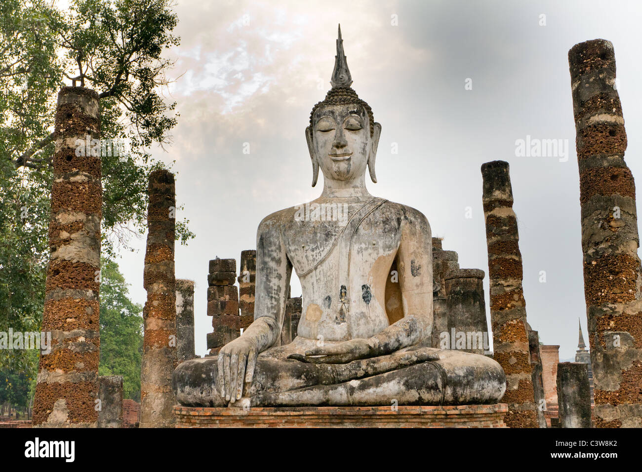 old buddha khmer statue in Sukhotai history park, Thailand Stock Photo ...