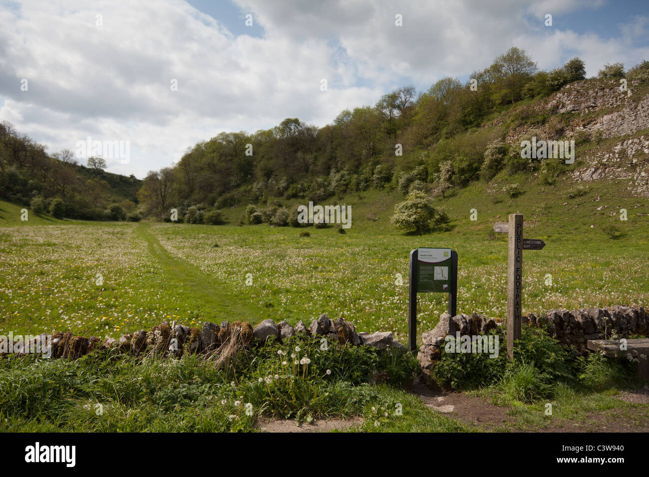 Monks dale peak district hi-res stock photography and images - Alamy