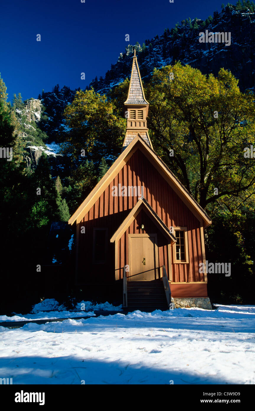 VIEW OF QUAINT WEDDING CHAPEL IN YOSEMITE NATIONAL PARK / CALIFORNIA ...