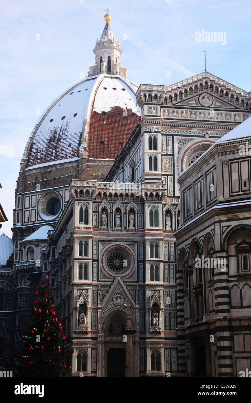 Florence cupola in snow Stock Photo - Alamy