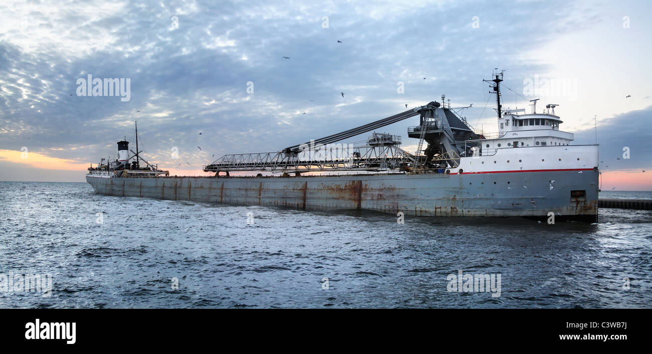 Great lakes freighter hi-res stock photography and images - Alamy