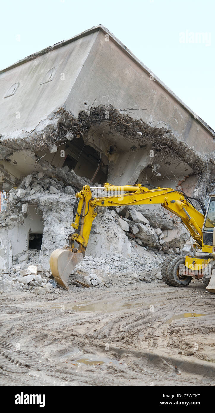 Demolition old building Stock Photo - Alamy