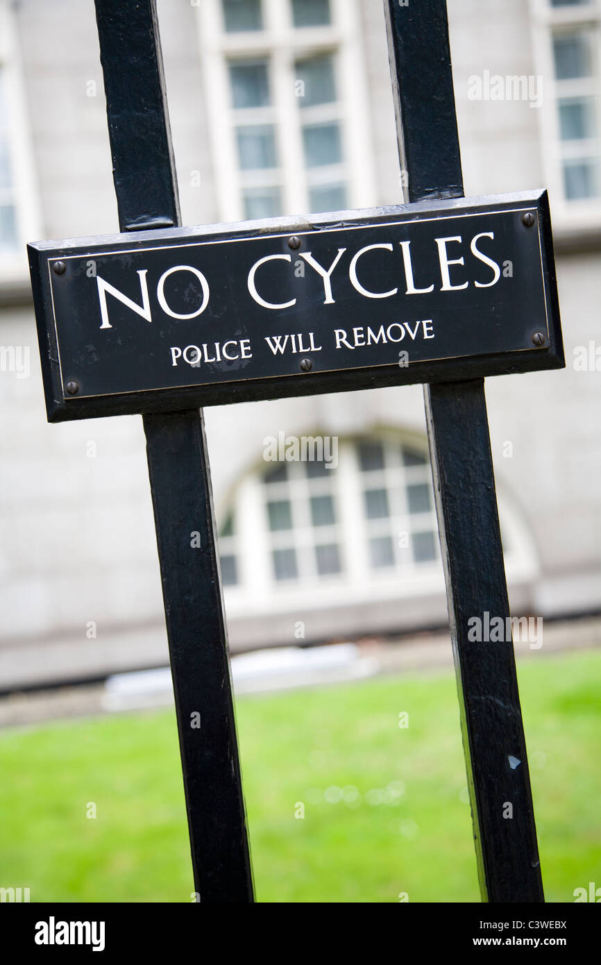 "No Cycles" sign on a railing, London, England, UK Stock Photo - Alamy