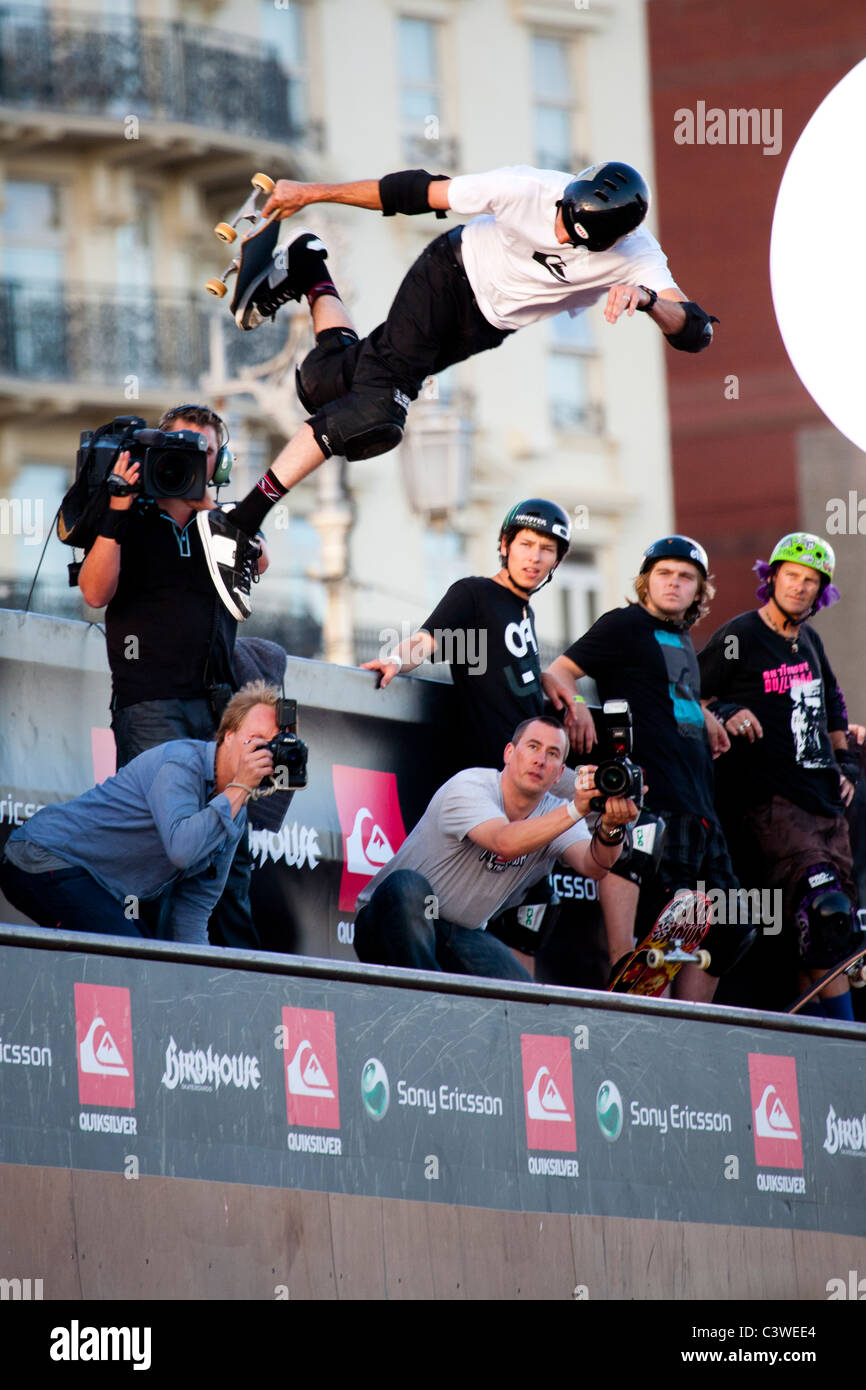 One footed nose grab hi-res stock photography and images - Alamy