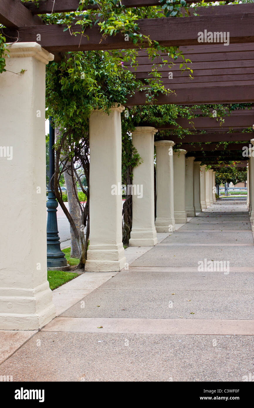 Brick columns white pergola shade hi-res stock photography and images ...