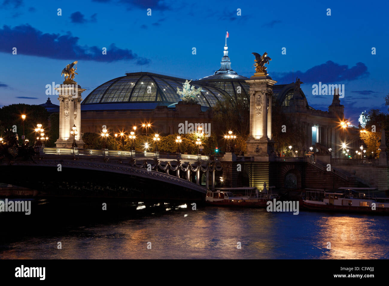 Dome grand classic architecture hi-res stock photography and images - Alamy