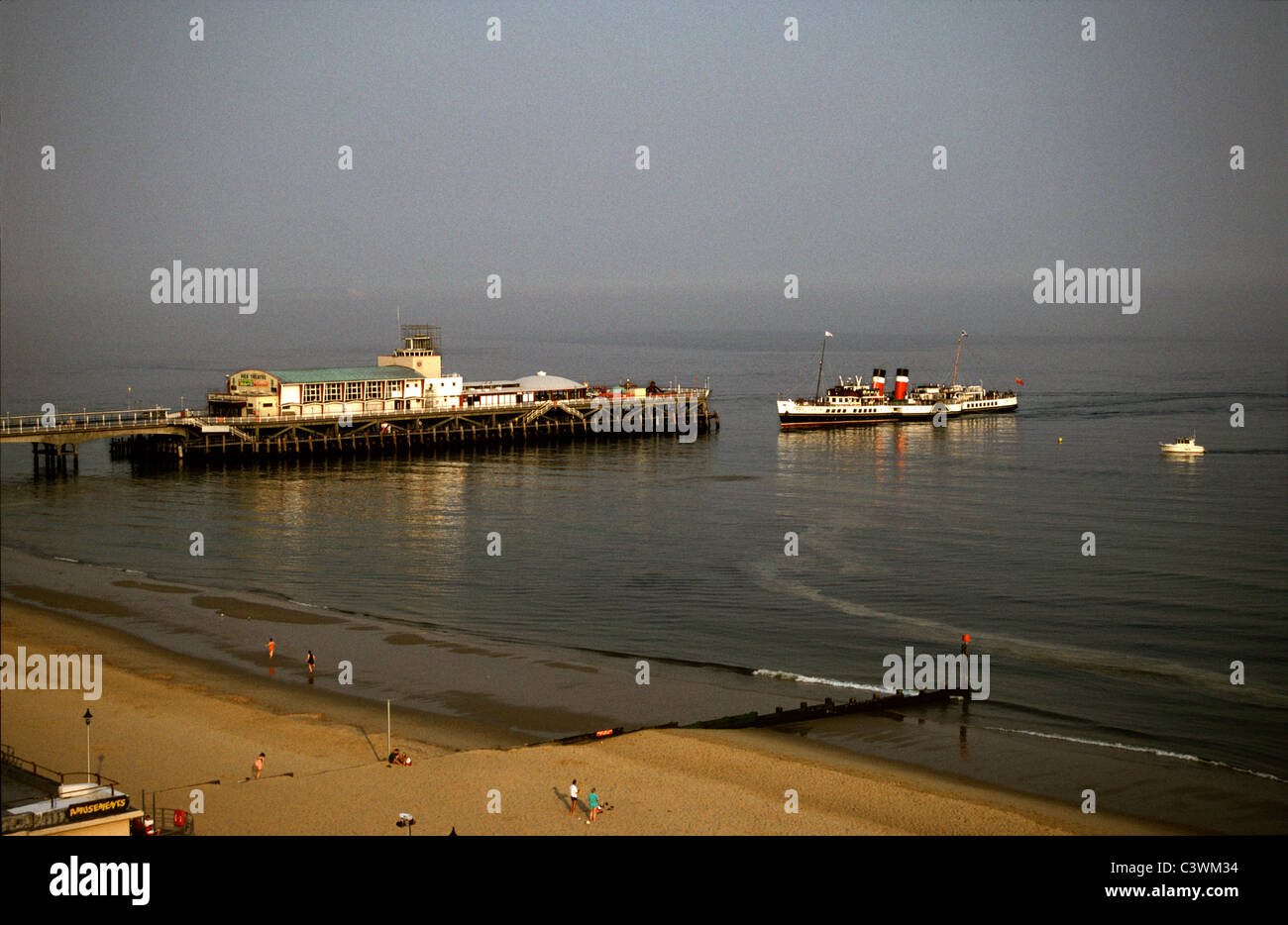 Bournemouth Pier Boat Stock Photos & Bournemouth Pier Boat Stock Images ...