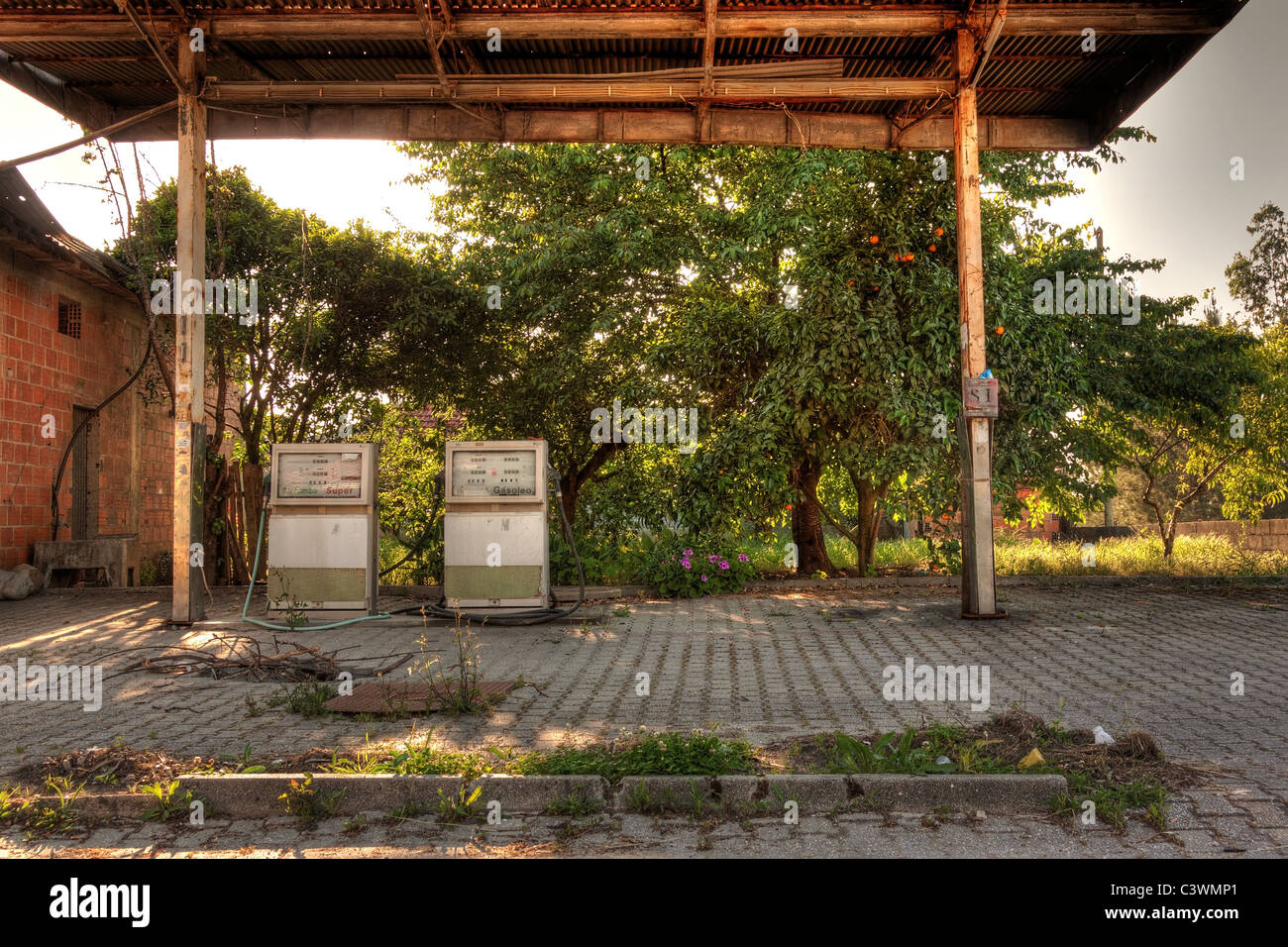 Abandoned gas pump station hi-res stock photography and images - Alamy