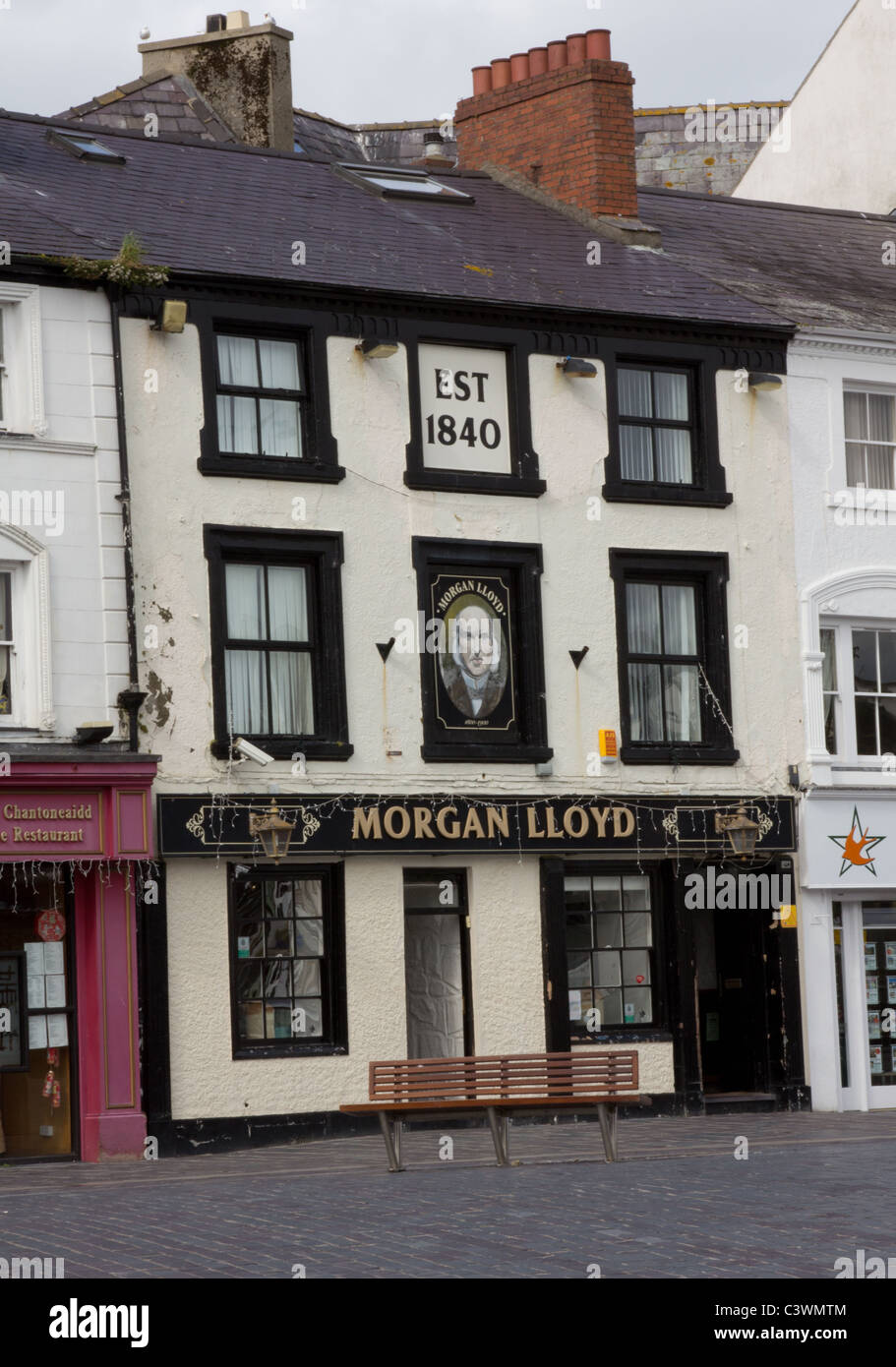 Morgan Lloyd Pub, Caernarfon Stock Photo - Alamy