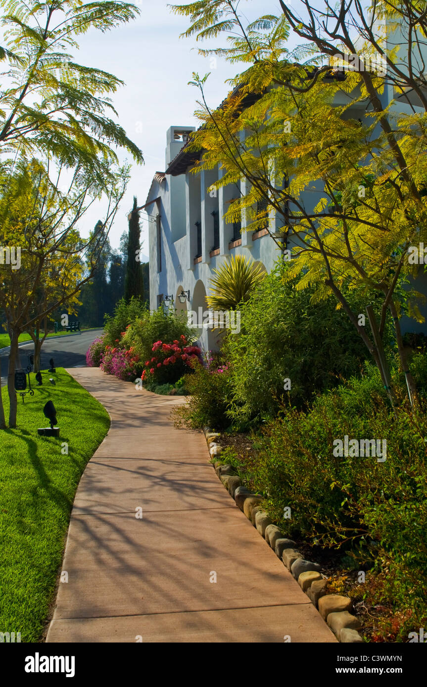 Accommodation walkway pathway resort hi-res stock photography and ...