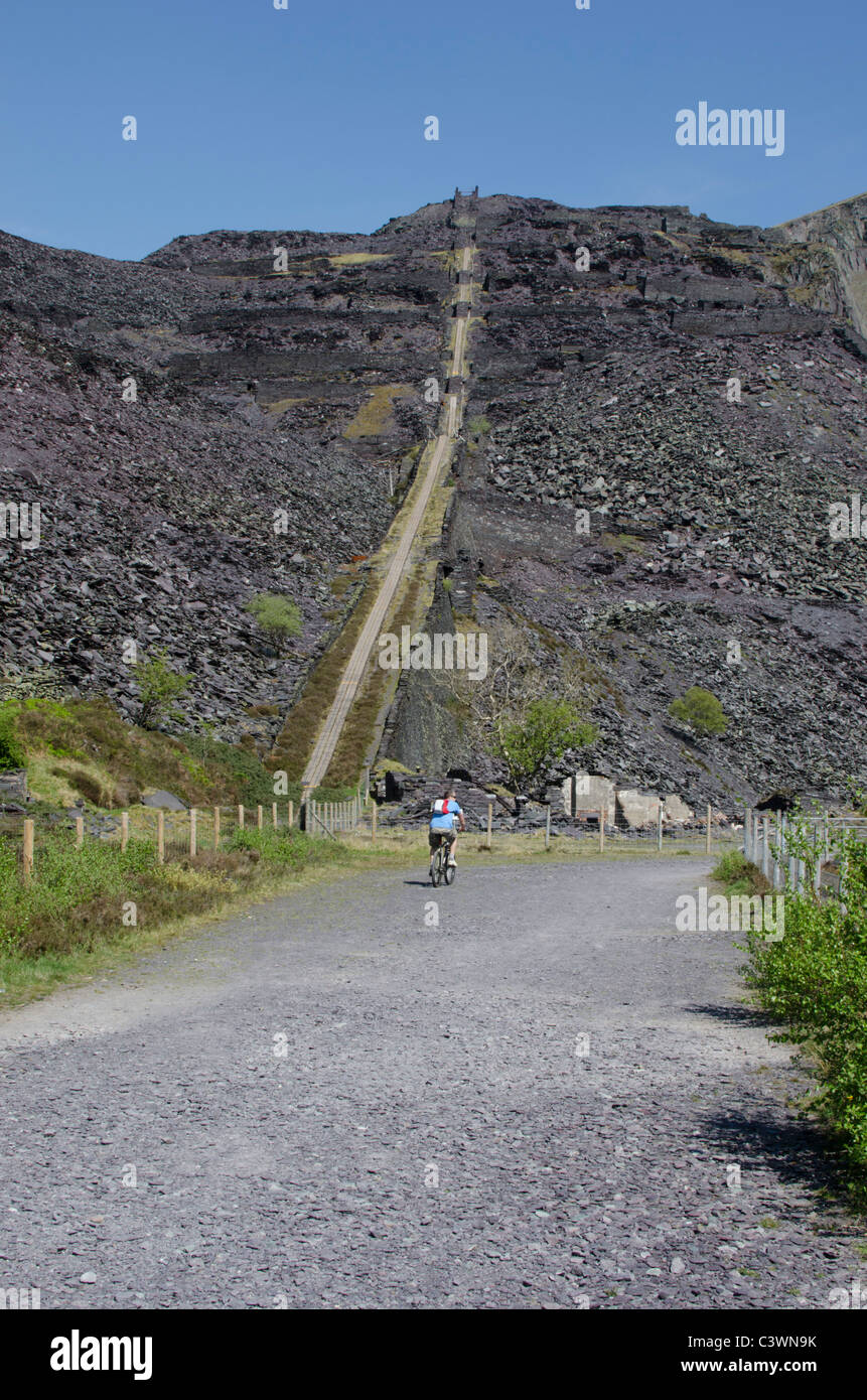 Ruined buildings and an A5 incline at Dinorwig slate mine, Snowdonia ...