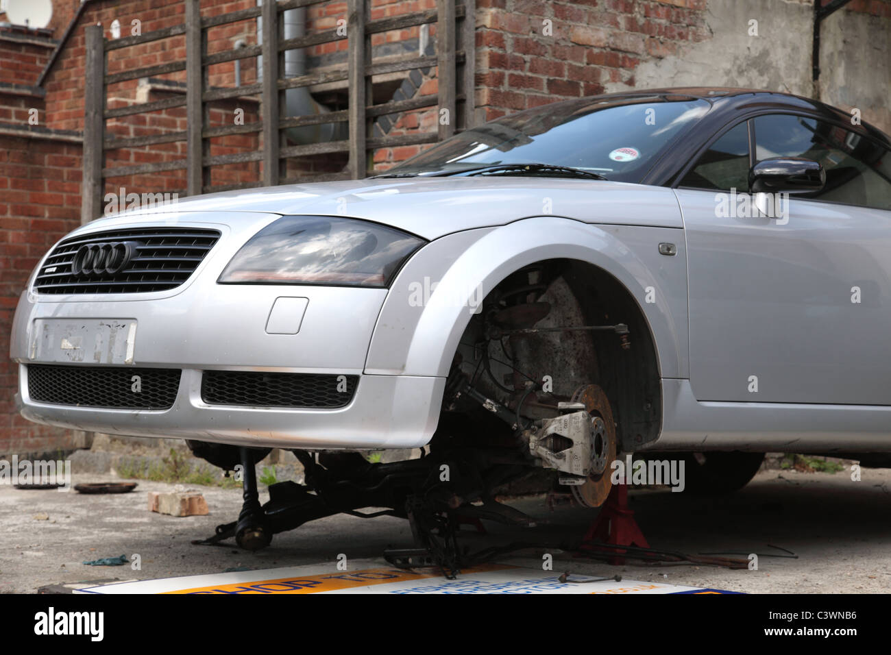 Car maintenance hi-res stock photography and images - Alamy