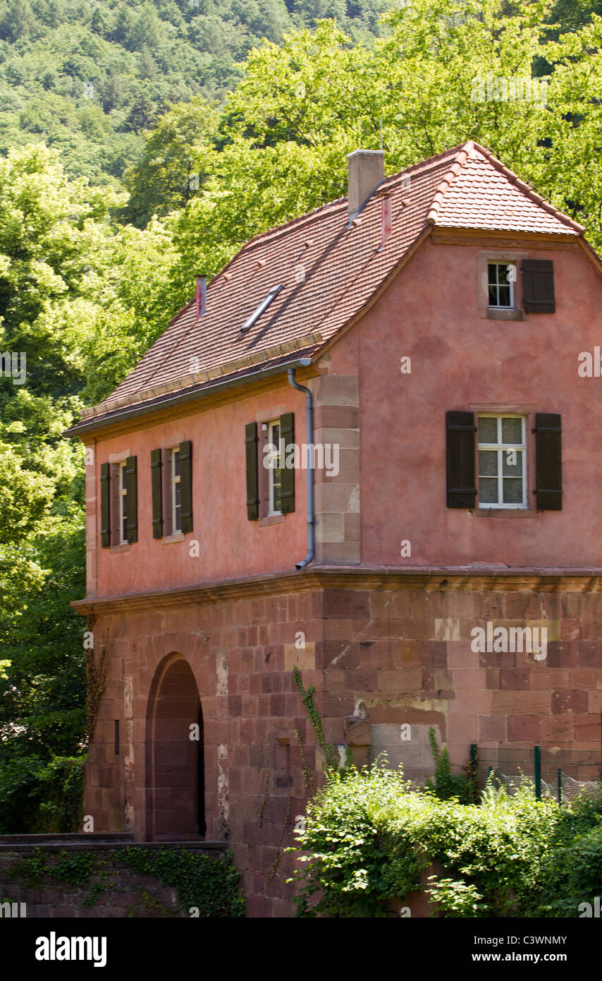Old gatehouse hi-res stock photography and images - Alamy