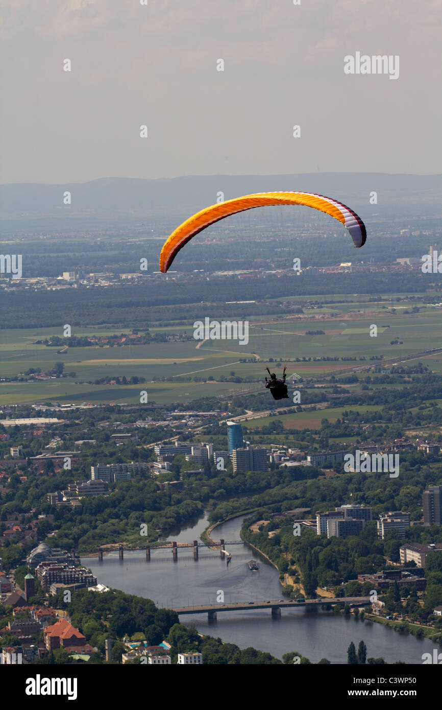 Paragliding sail hi-res stock photography and images - Alamy