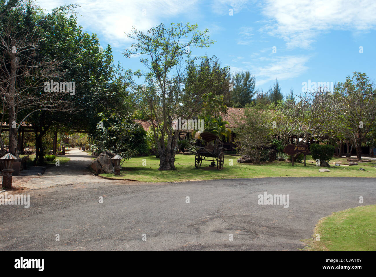 Entrance gate resort hi-res stock photography and images - Alamy