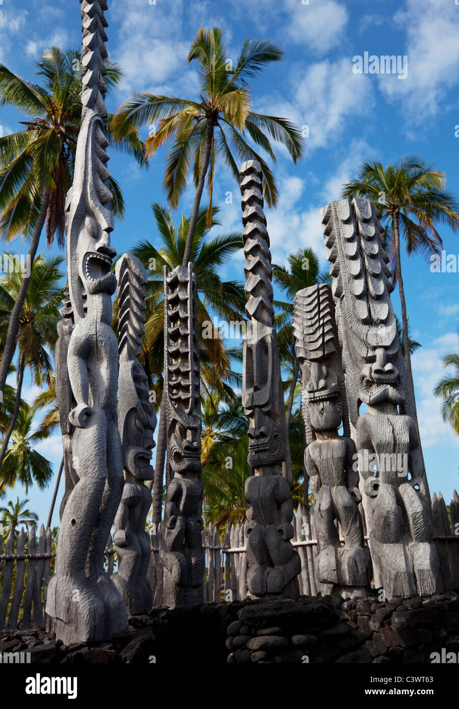Hawaiian god statue hi-res stock photography and images - Alamy