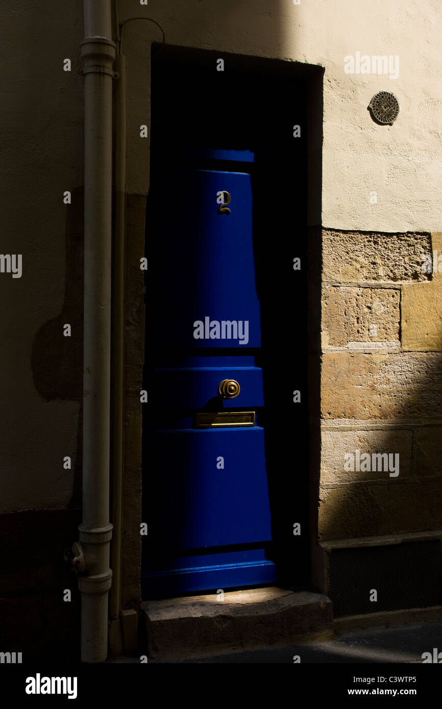 Deep door entrance hi-res stock photography and images - Alamy