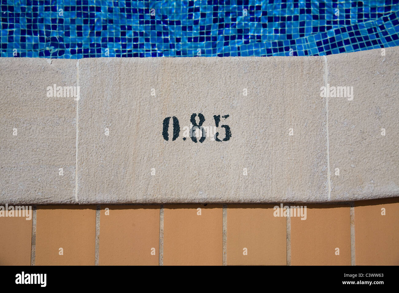 Pool depth sign hi-res stock photography and images - Alamy