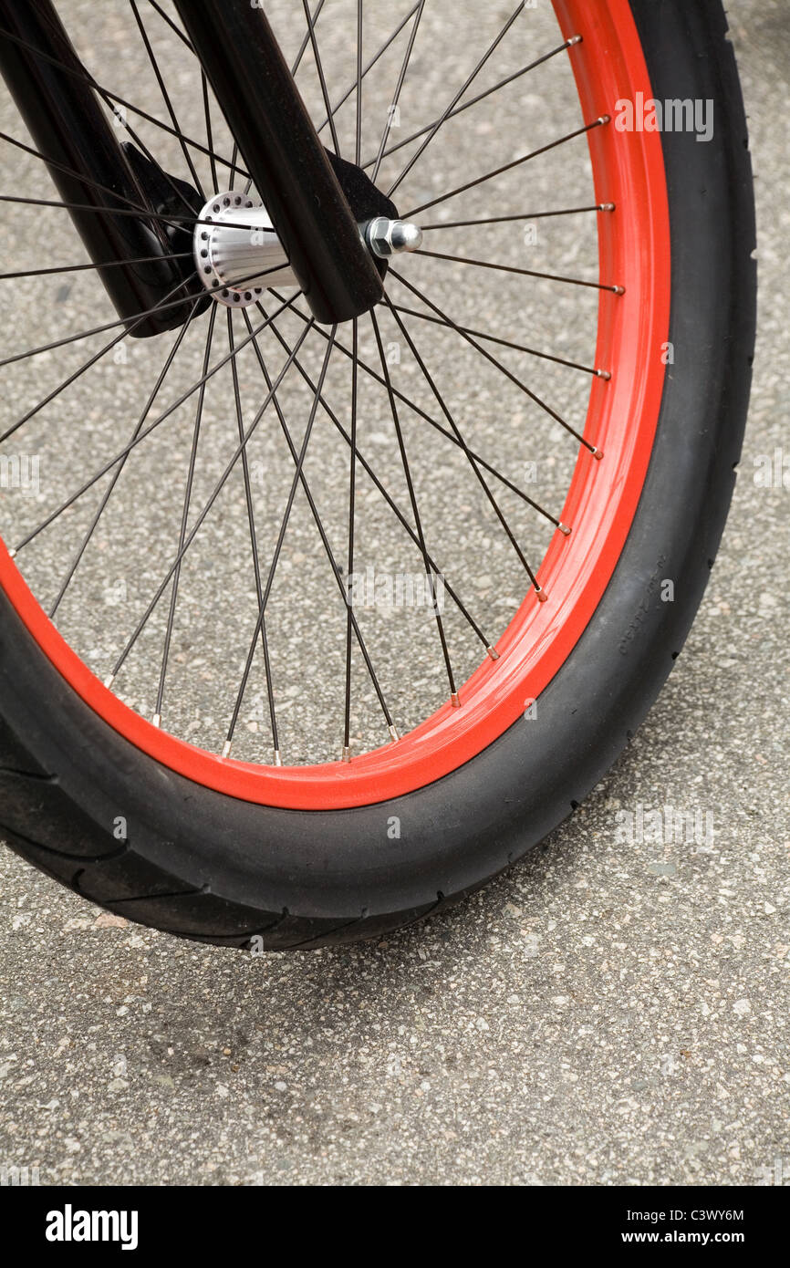 red Bicycle wheel close up shot Stock Photo - Alamy