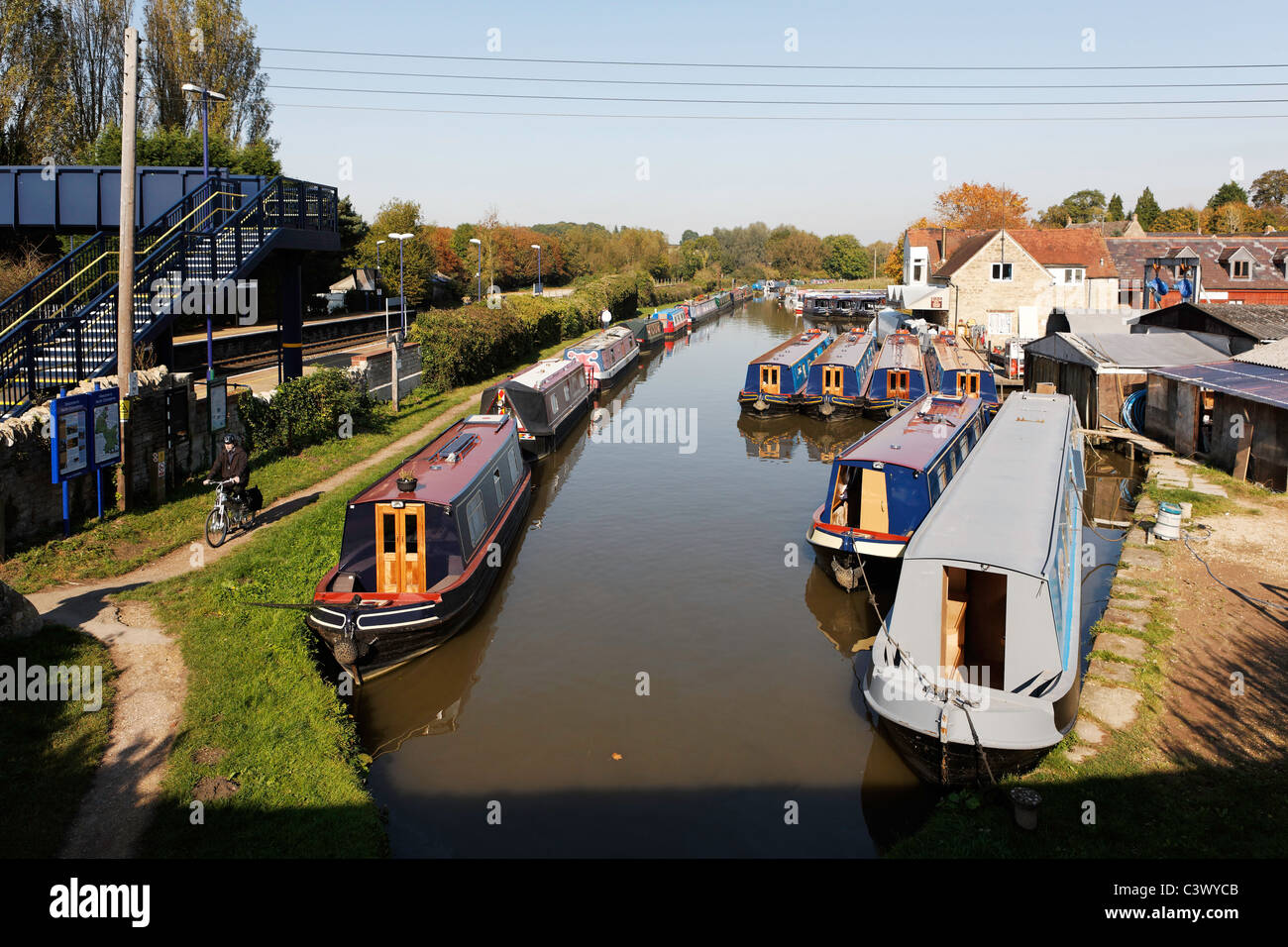 Heyford station hi-res stock photography and images - Alamy