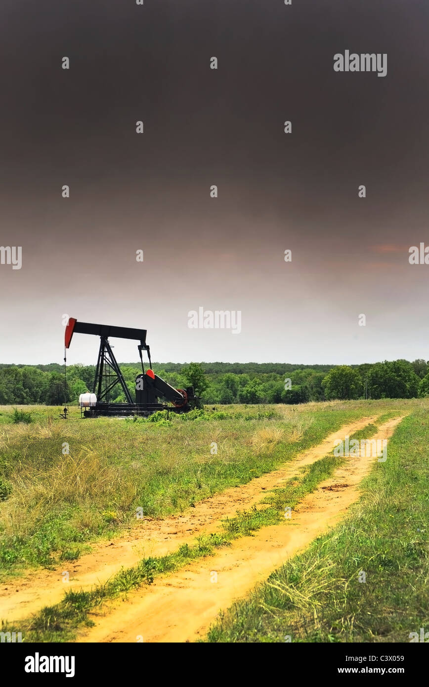 Crude oil pumper hi-res stock photography and images - Alamy