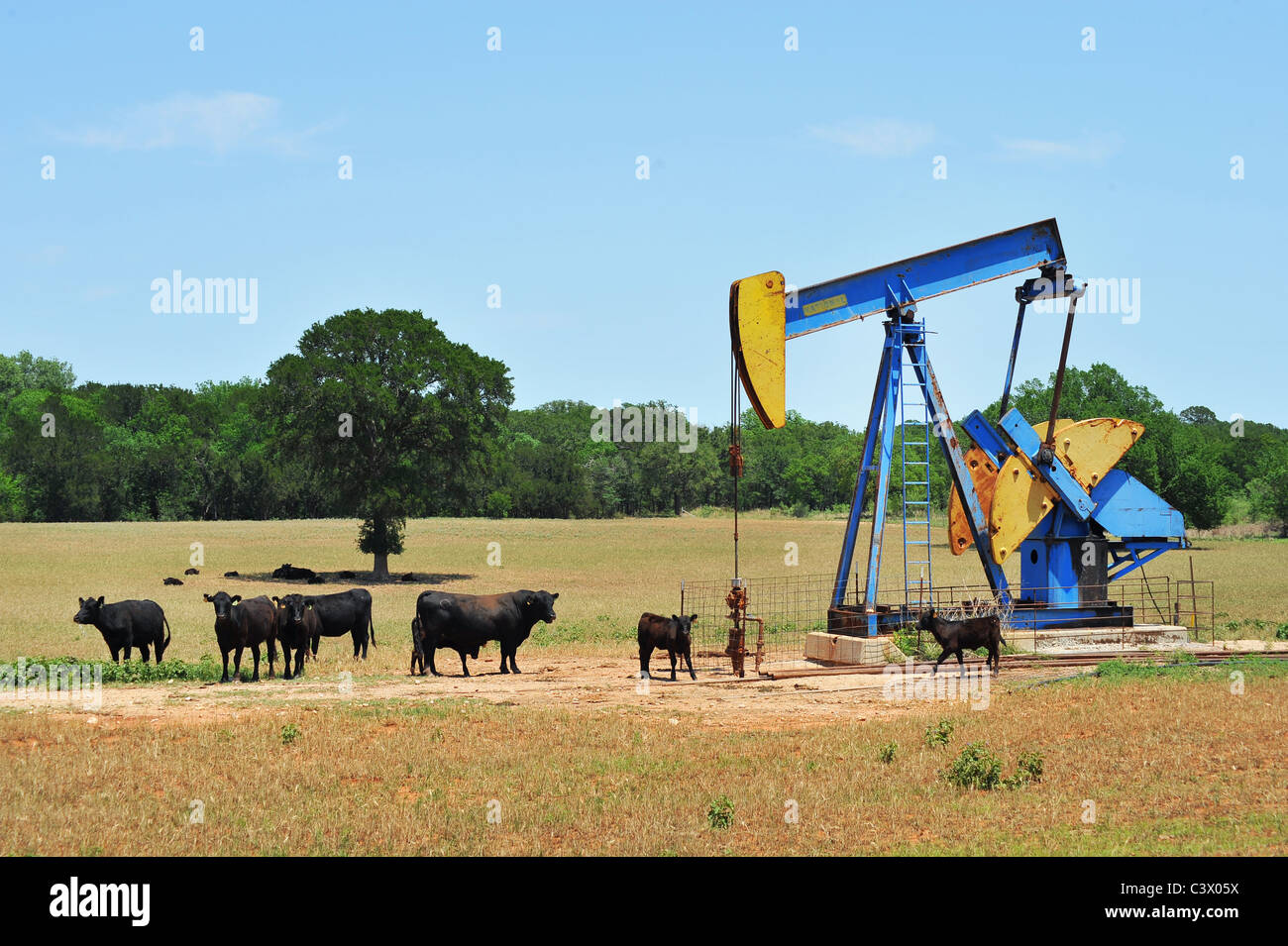Oil well pumper hi-res stock photography and images - Alamy