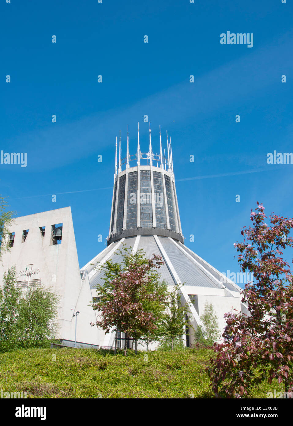 Modern english churches hi-res stock photography and images - Alamy