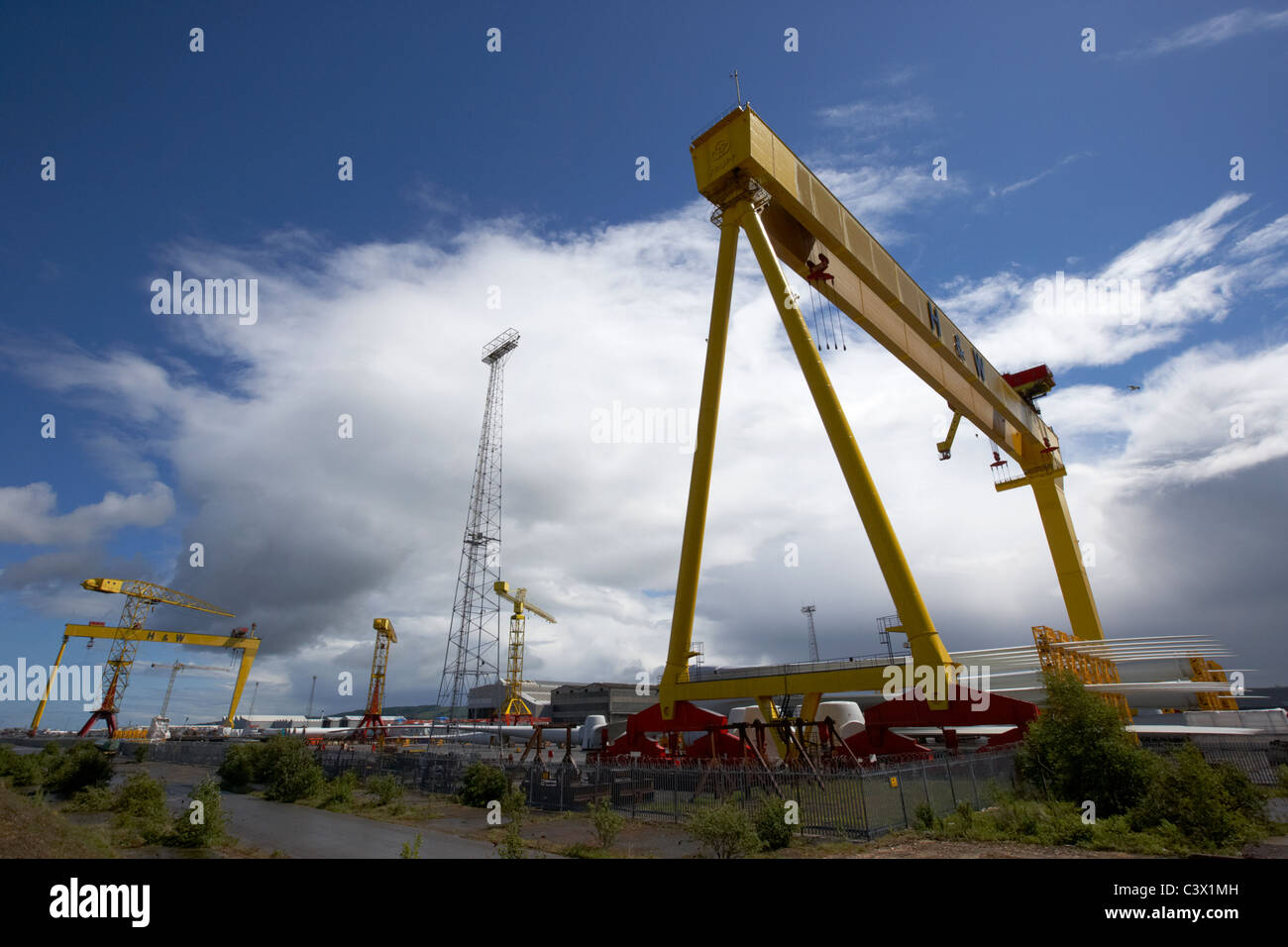 giant harland and wolff cranes goliath amd samson with wind turbine ...