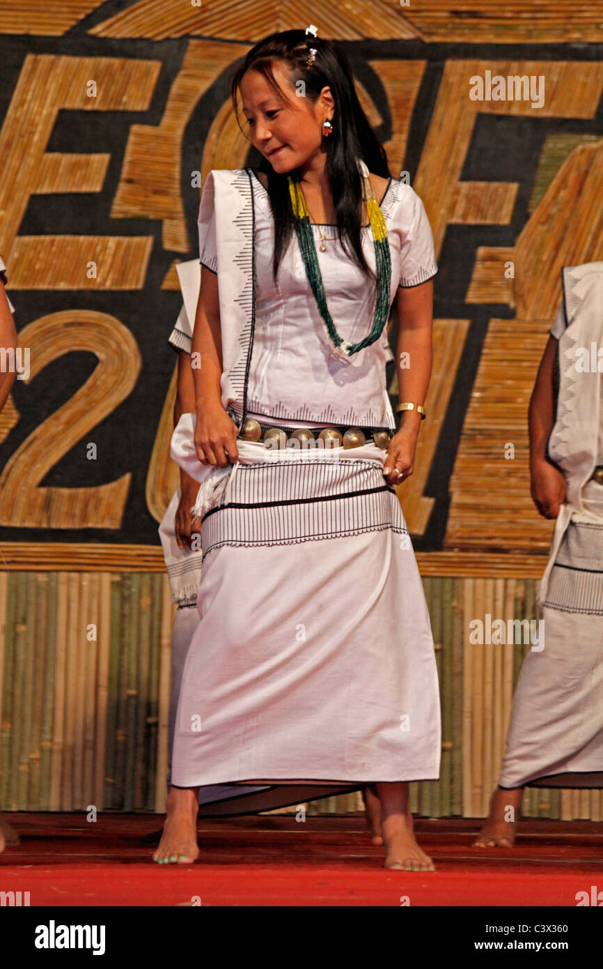Women village perform dance indian hi-res stock photography and images ...