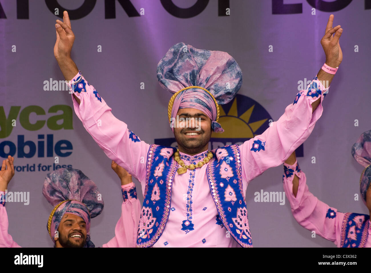 Sikh Indian dancers in traditional dress costume Stock Photo - Alamy